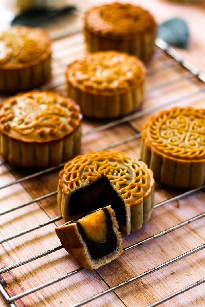 Inspirlang » Types of Mooncakes You Need to Try: Traditional Fillings ...